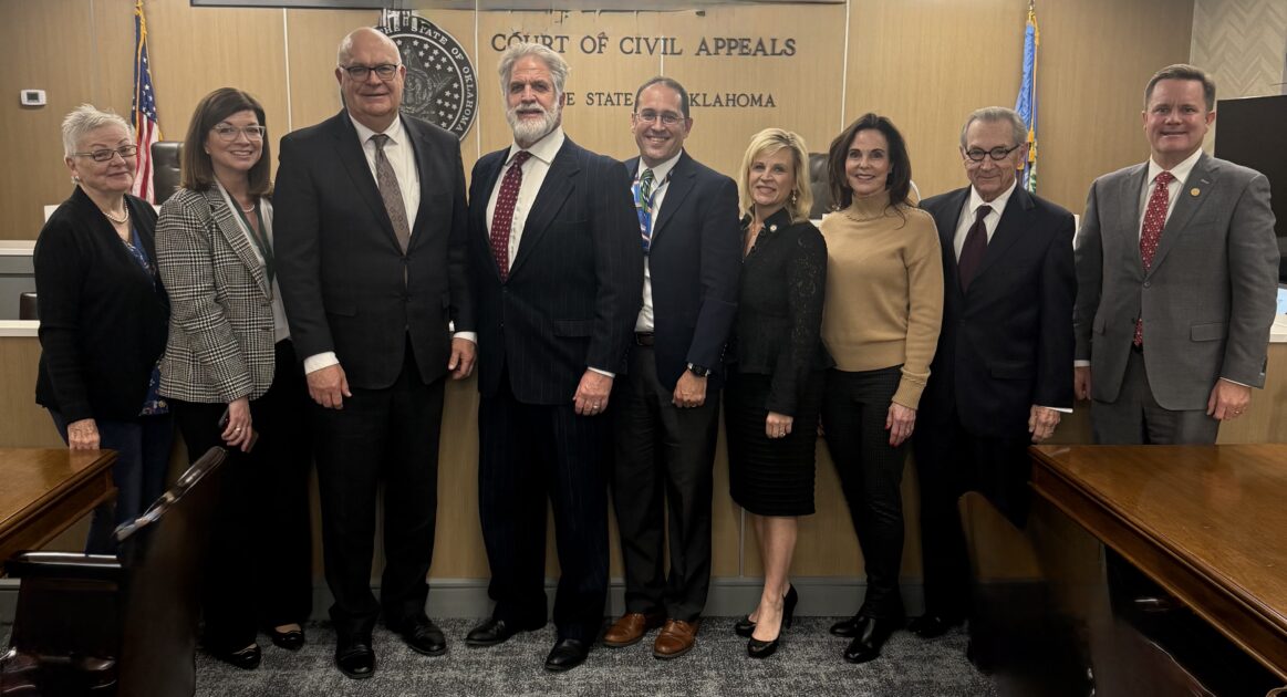 Chief Justice and Vice Chief Justice visit Court of Civil Appeals and ...