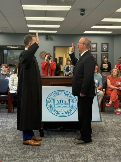 Chief Justice Rowe administers Oath of Office to Oklahoma State Regent ...